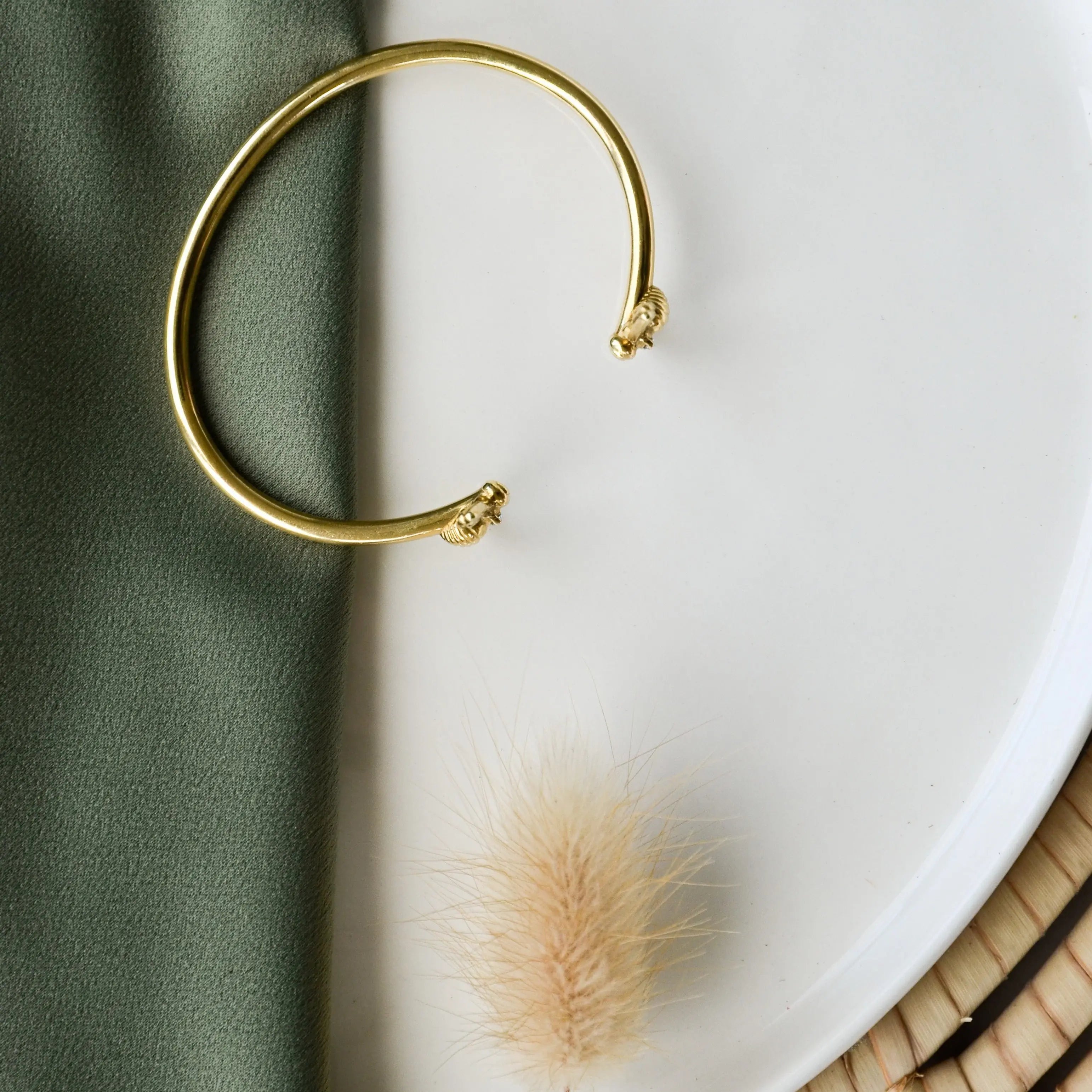 Bee Cuff (gold)™ – Kelly Jay Jewellery